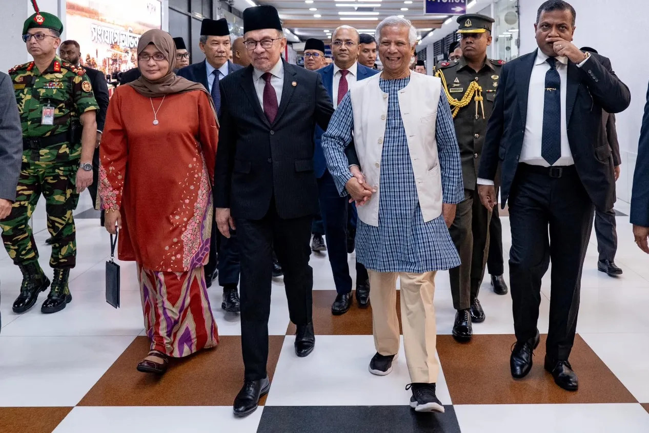 PM Anwar tiba di Dhaka disambut Ketua Penasihat Kerajaan Sementara Bangladesh - Refleks