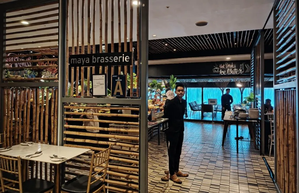 Nikmati rasa warisan, buffet makanan pelbagai etnik di Maya Brasserie ...